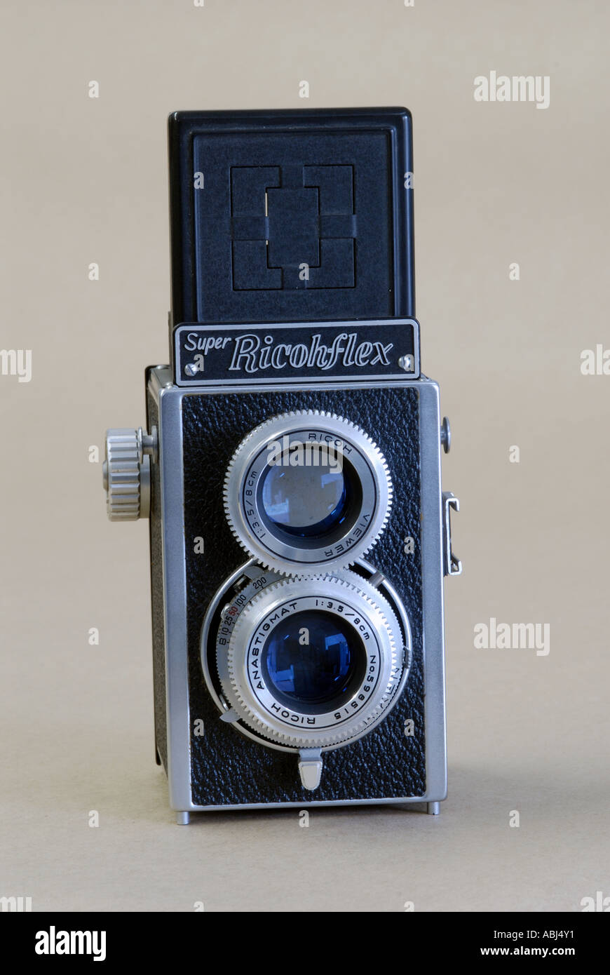 Twin lens camera Stock Photo - Alamy