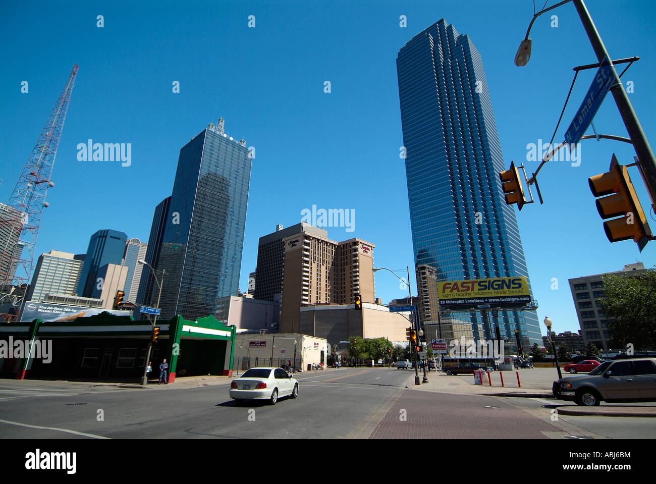 Dallas city streets hi-res stock photography and images - Alamy