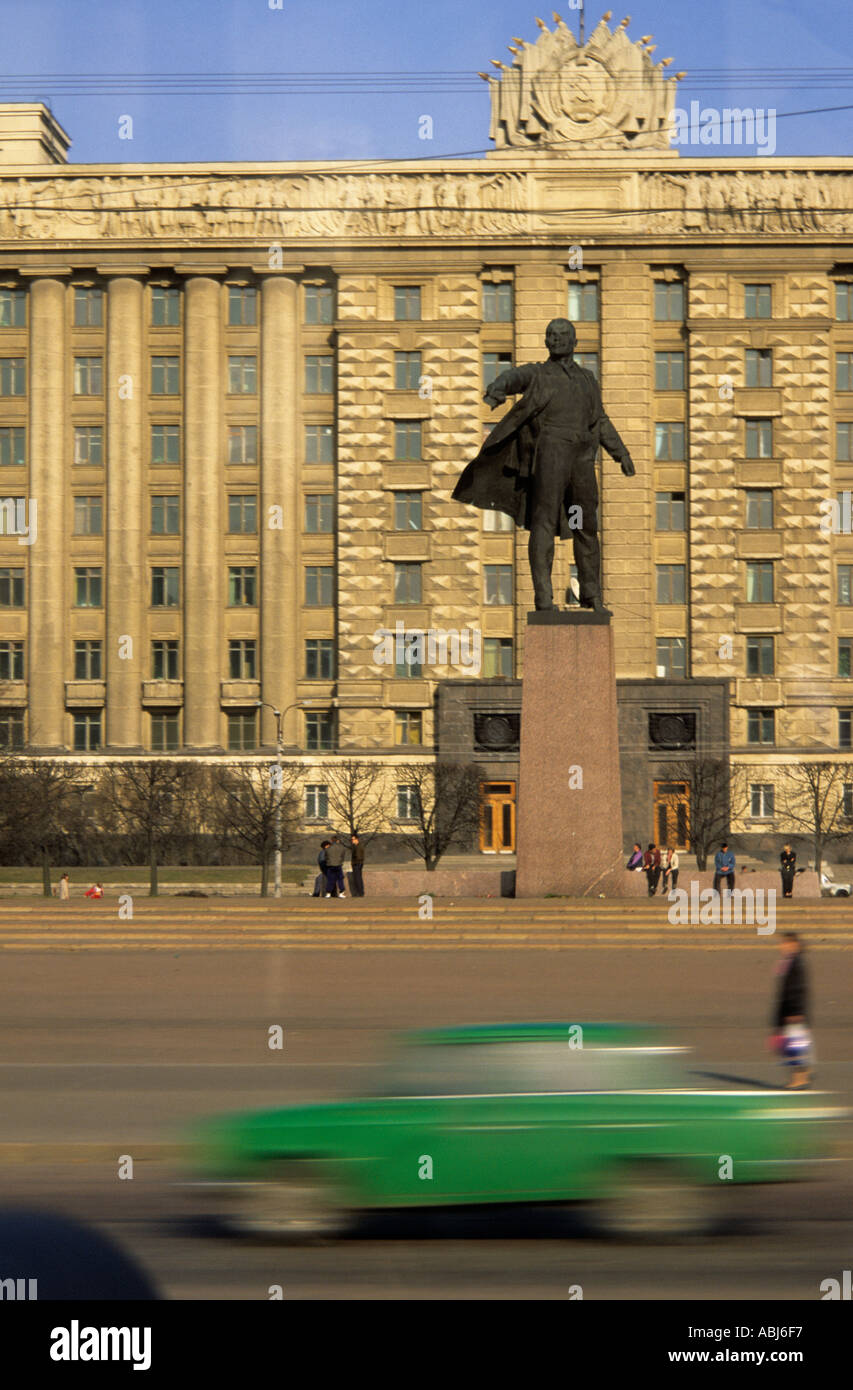 St Petersburg, Russia. Statue of Lenin Stock Photo - Alamy