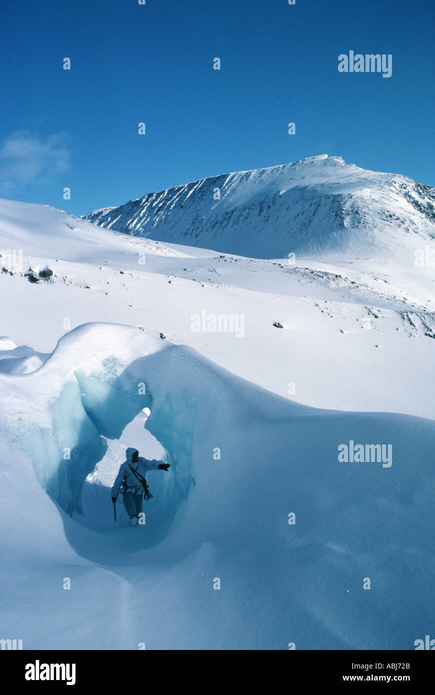 Mountain and arctic soldier wearing camouflage in the snow and ice of ...
