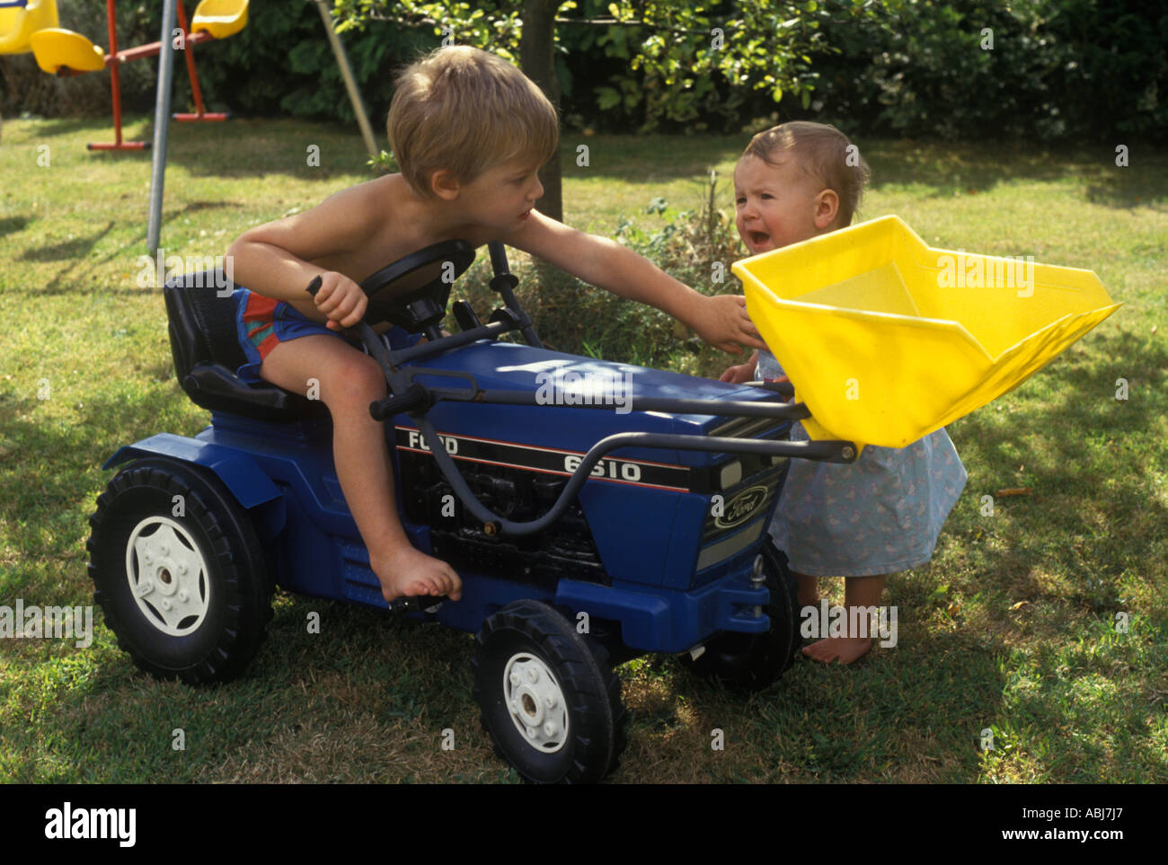 Toddlers fighting hi-res stock photography and images - Alamy