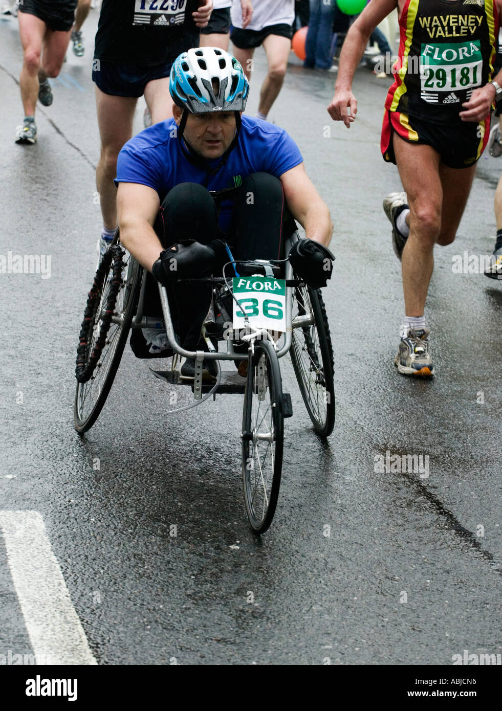 Wheelchair race, participant at the London Marathon Stock Photo - Alamy