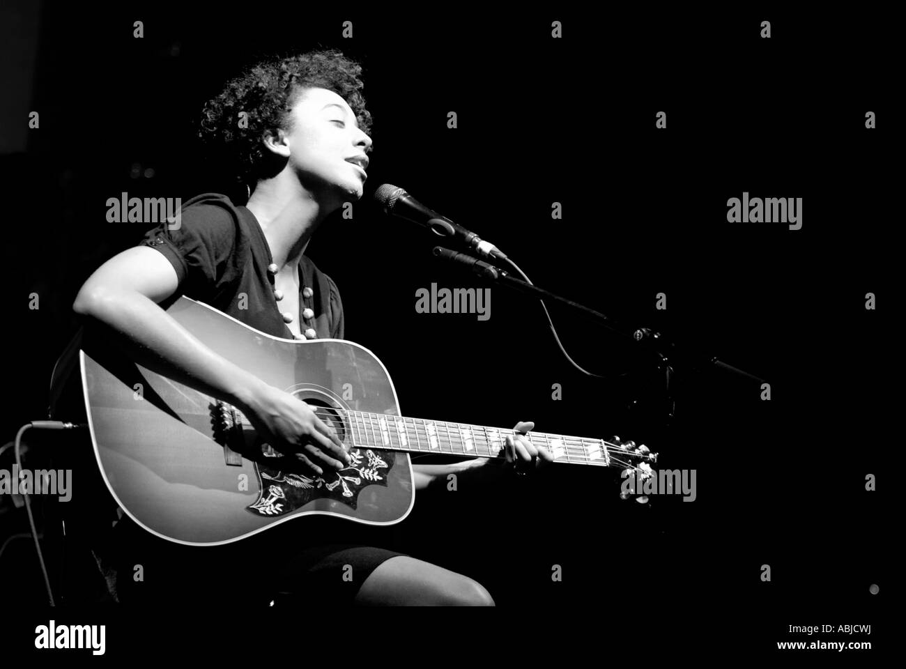 Corrine Bailey Rae in concert Stock Photo - Alamy