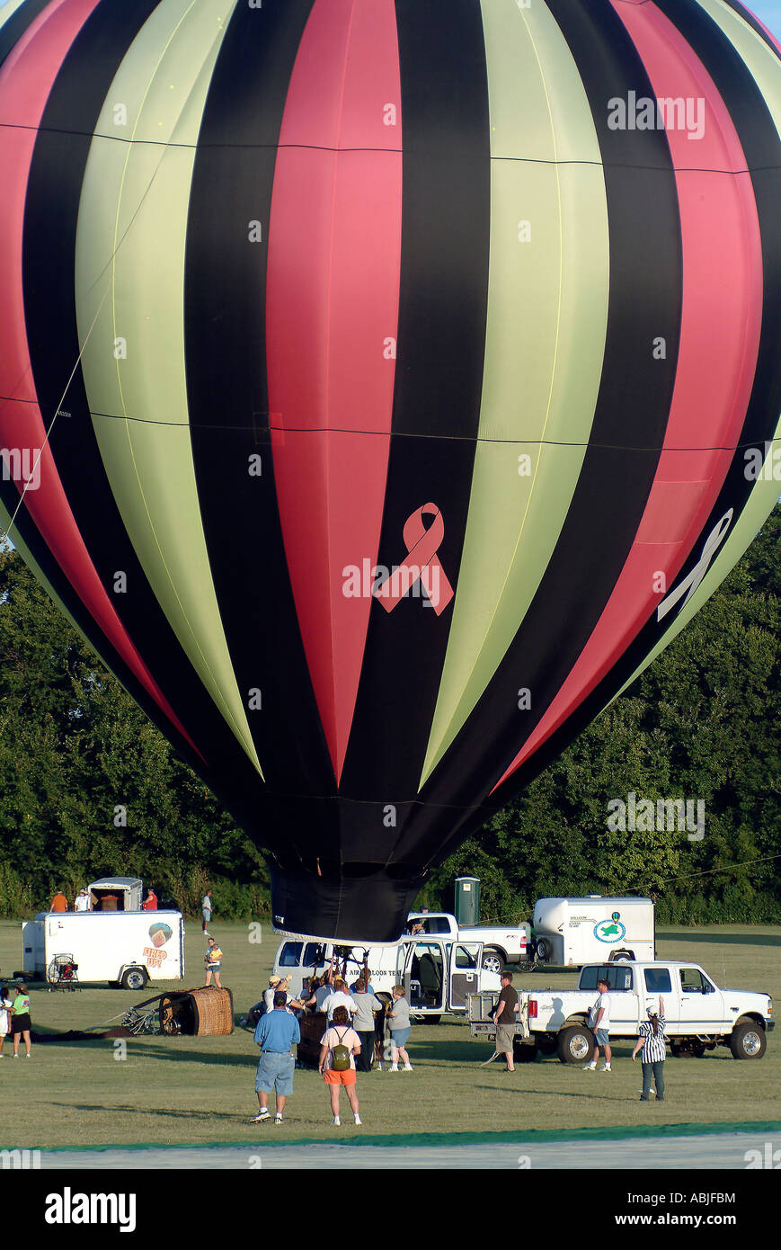 Pulling hot air balloon hi-res stock photography and images - Alamy