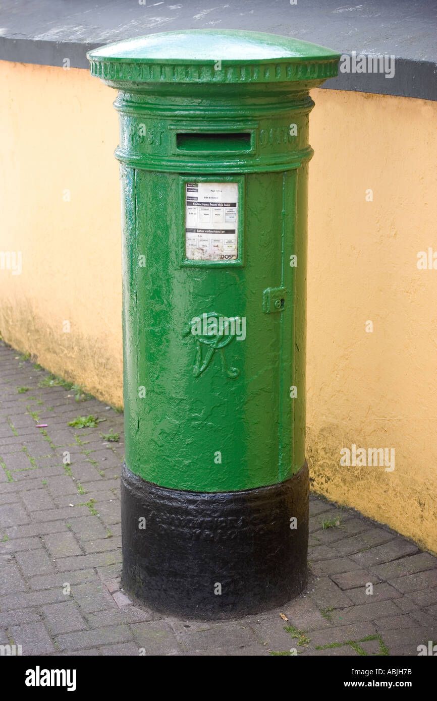 Green irish post box eire hi-res stock photography and images - Alamy