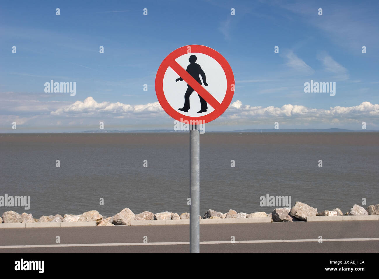 Do Not Walk Sign Stock Photo - Alamy