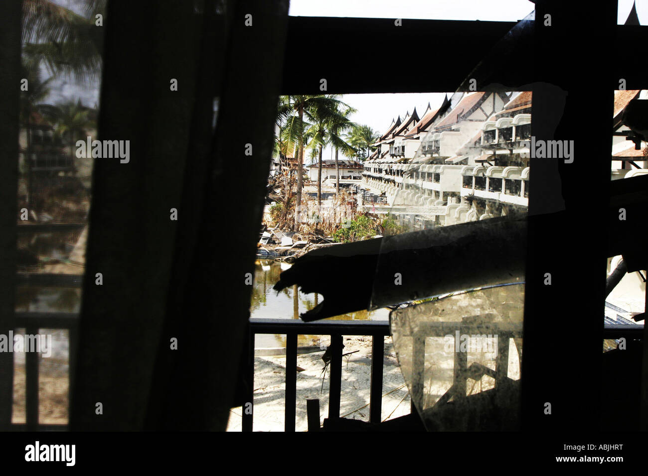Destroyed hotel building hi-res stock photography and images - Alamy