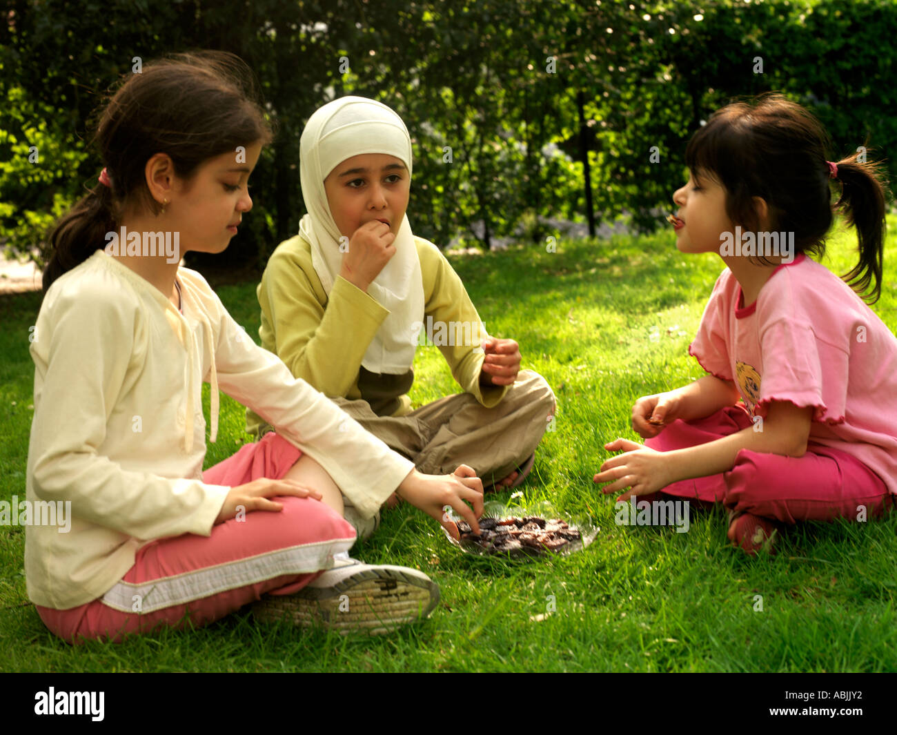 Muslim children eating hi-res stock photography and images - Alamy