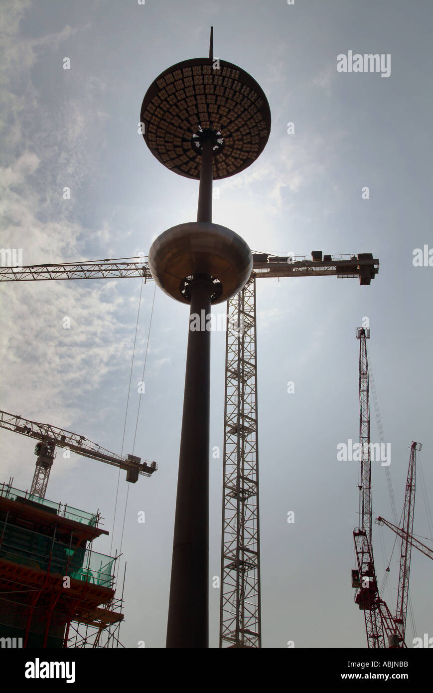 BUILDING CONSTRUCTION SITE LONDON JUNE 2005 Stock Photo - Alamy