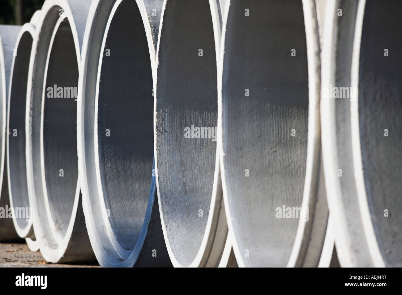 Circular opening in concrete hi-res stock photography and images - Alamy