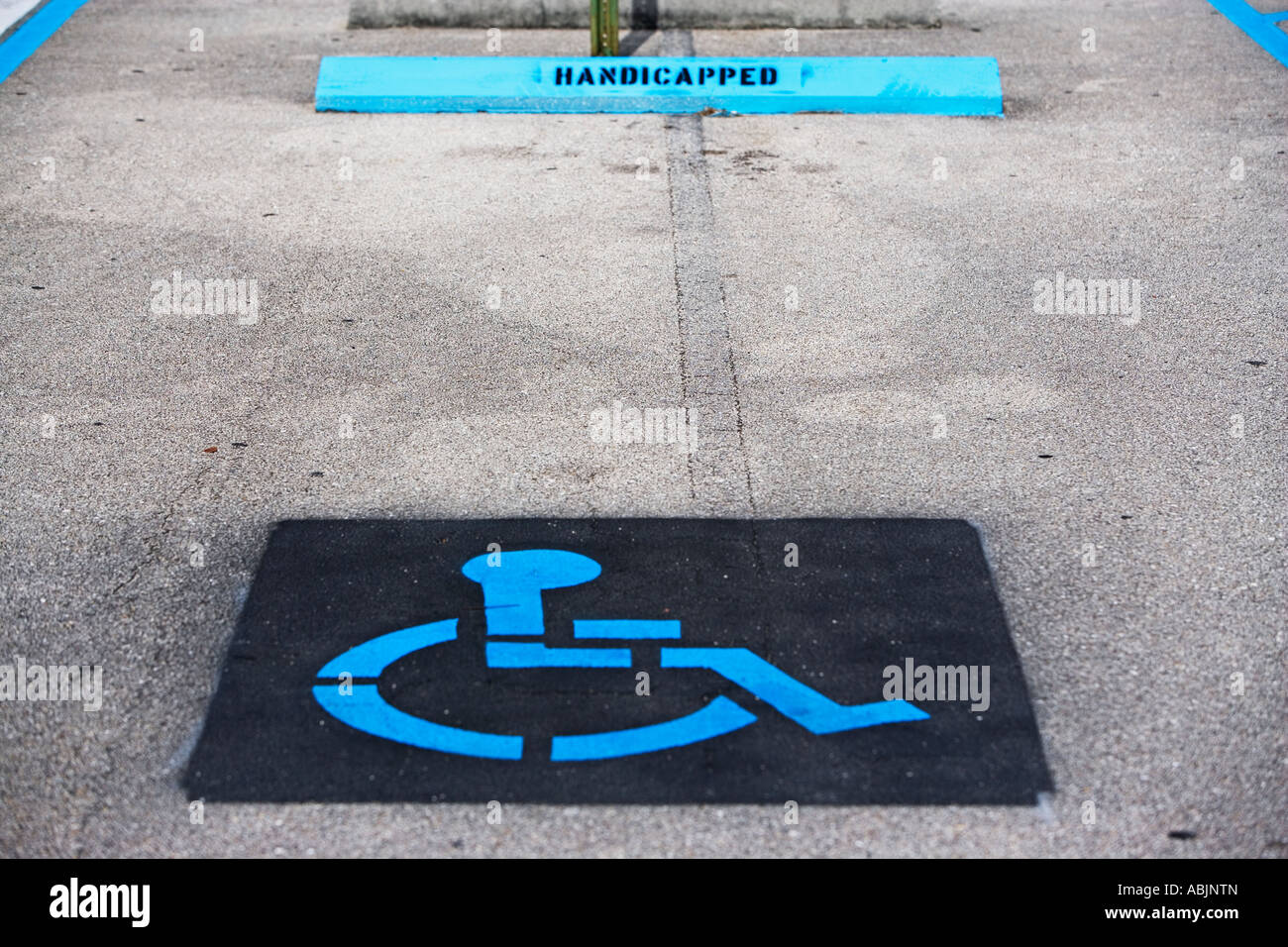 Handicapped parking space hi-res stock photography and images - Alamy