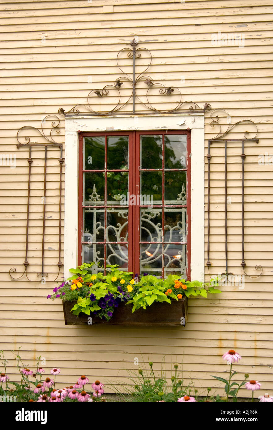 Wrought iron accents hi-res stock photography and images - Alamy