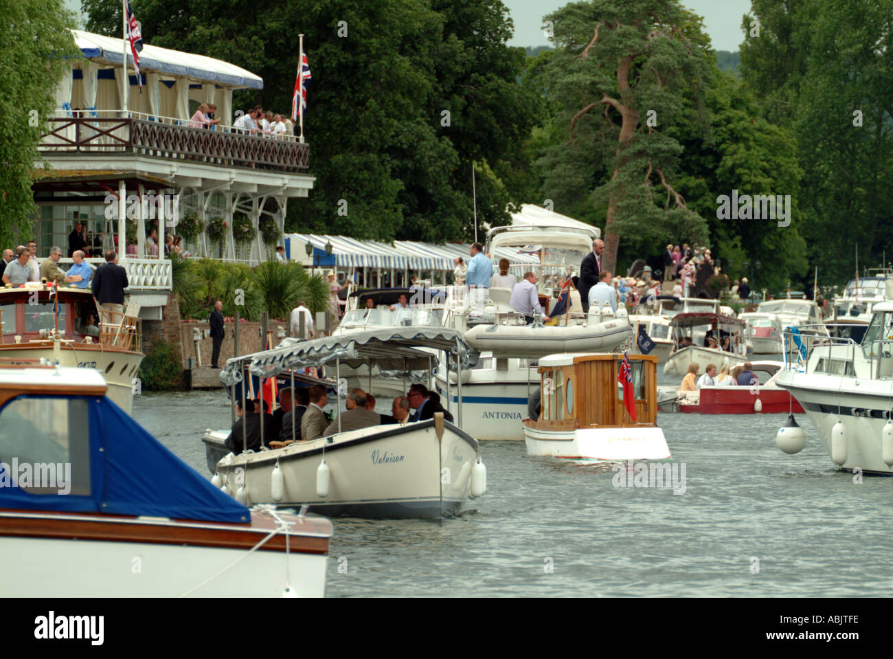 Henley Royal Regatta Henley on Thames congestion on the river Stock ...