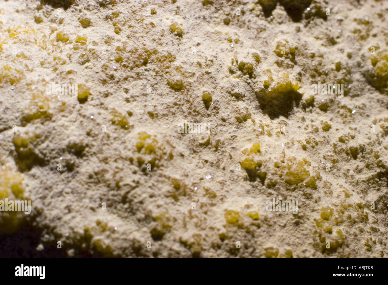 Crystalline sulfur hi-res stock photography and images - Alamy