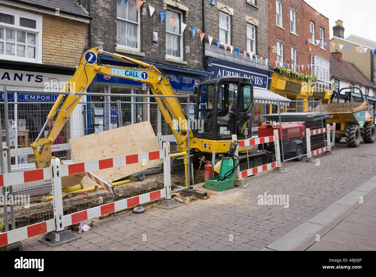 Excavator digging trench new hi-res stock photography and images - Alamy