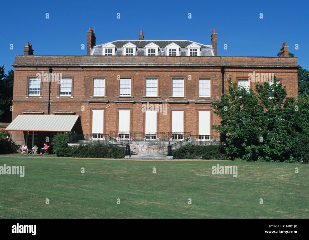 Back garden house uk hi-res stock photography and images - Alamy