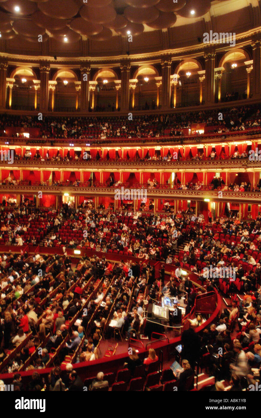 Orchestra pit hi-res stock photography and images - Alamy