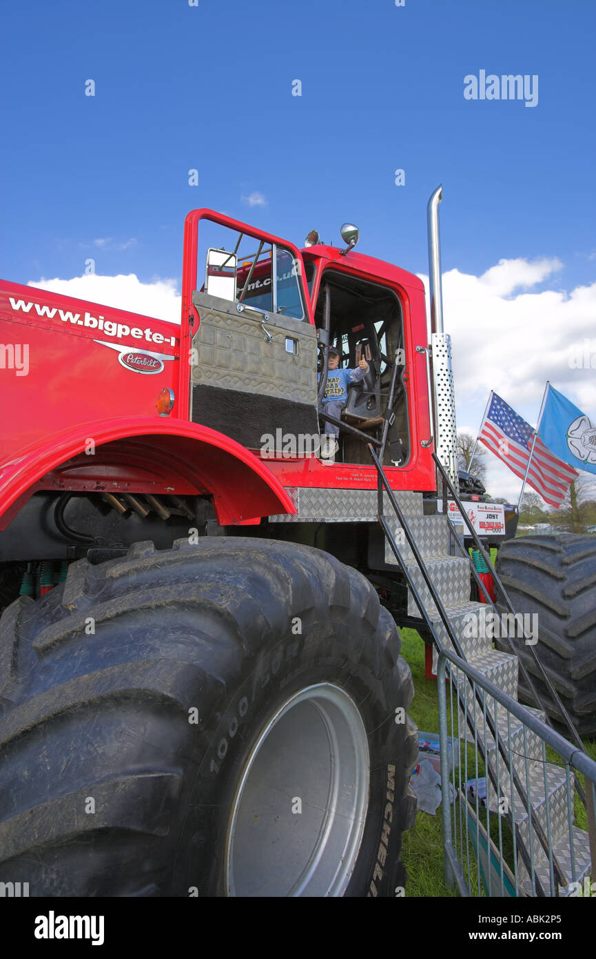 Monster truck red hi-res stock photography and images - Alamy