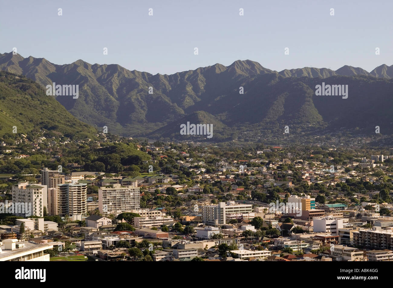 Honolulu cityscape, Koolau Mountain Range Moiliili and Manoa ...