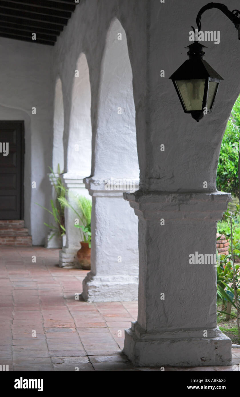 White chapel gallery hi-res stock photography and images - Alamy