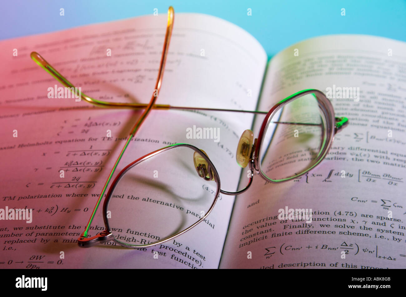 Physics textbook hi-res stock photography and images - Alamy