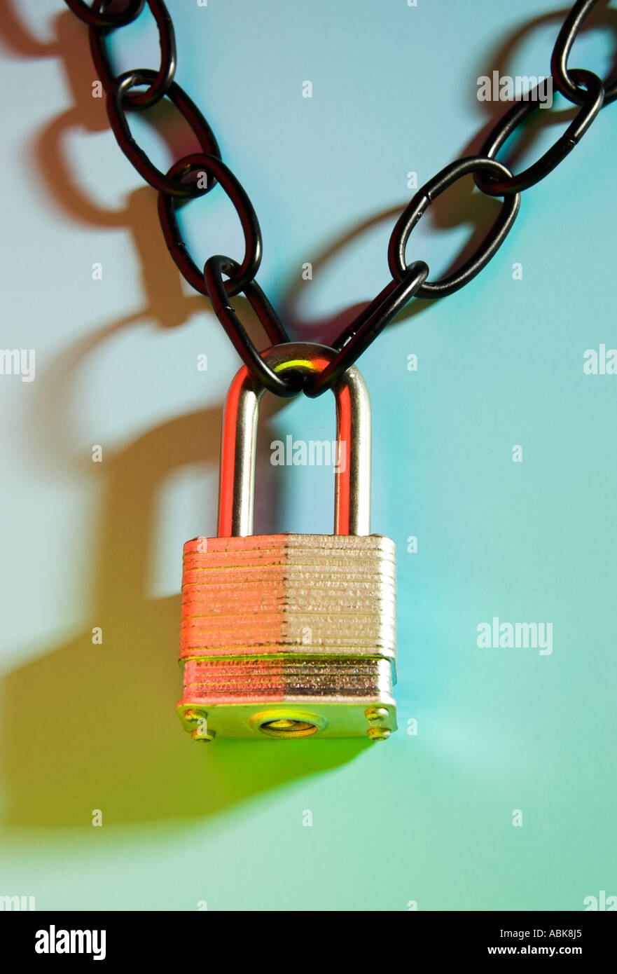Lock and chain Stock Photo - Alamy