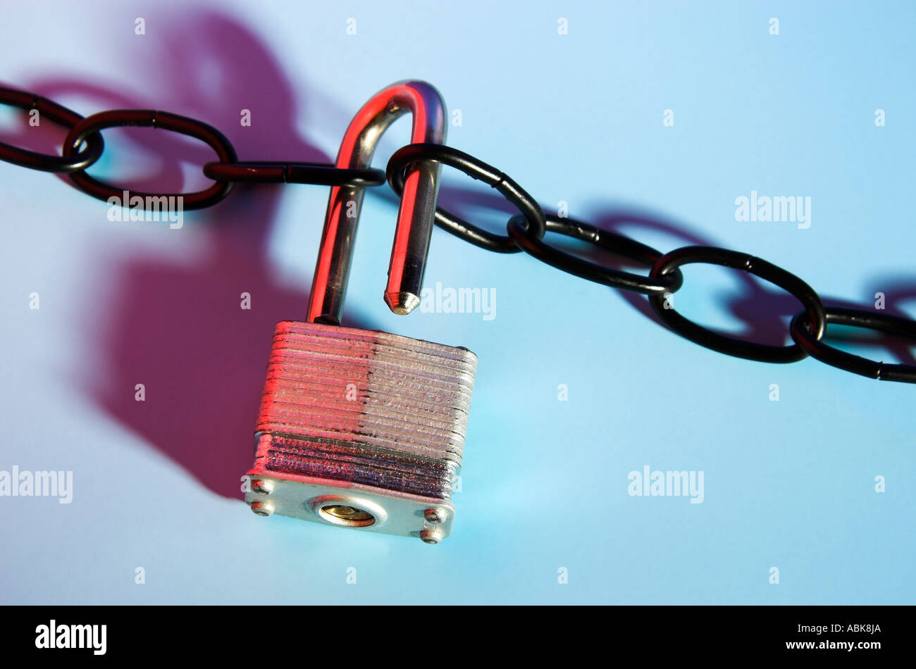 Lock and chain Stock Photo - Alamy
