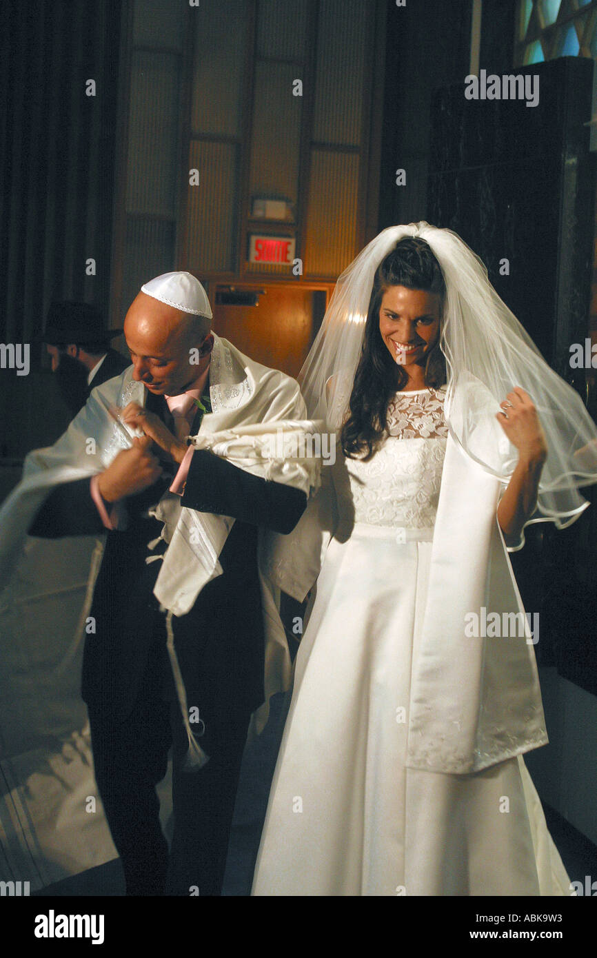 Jewish bride and groom hi-res stock photography and images - Alamy