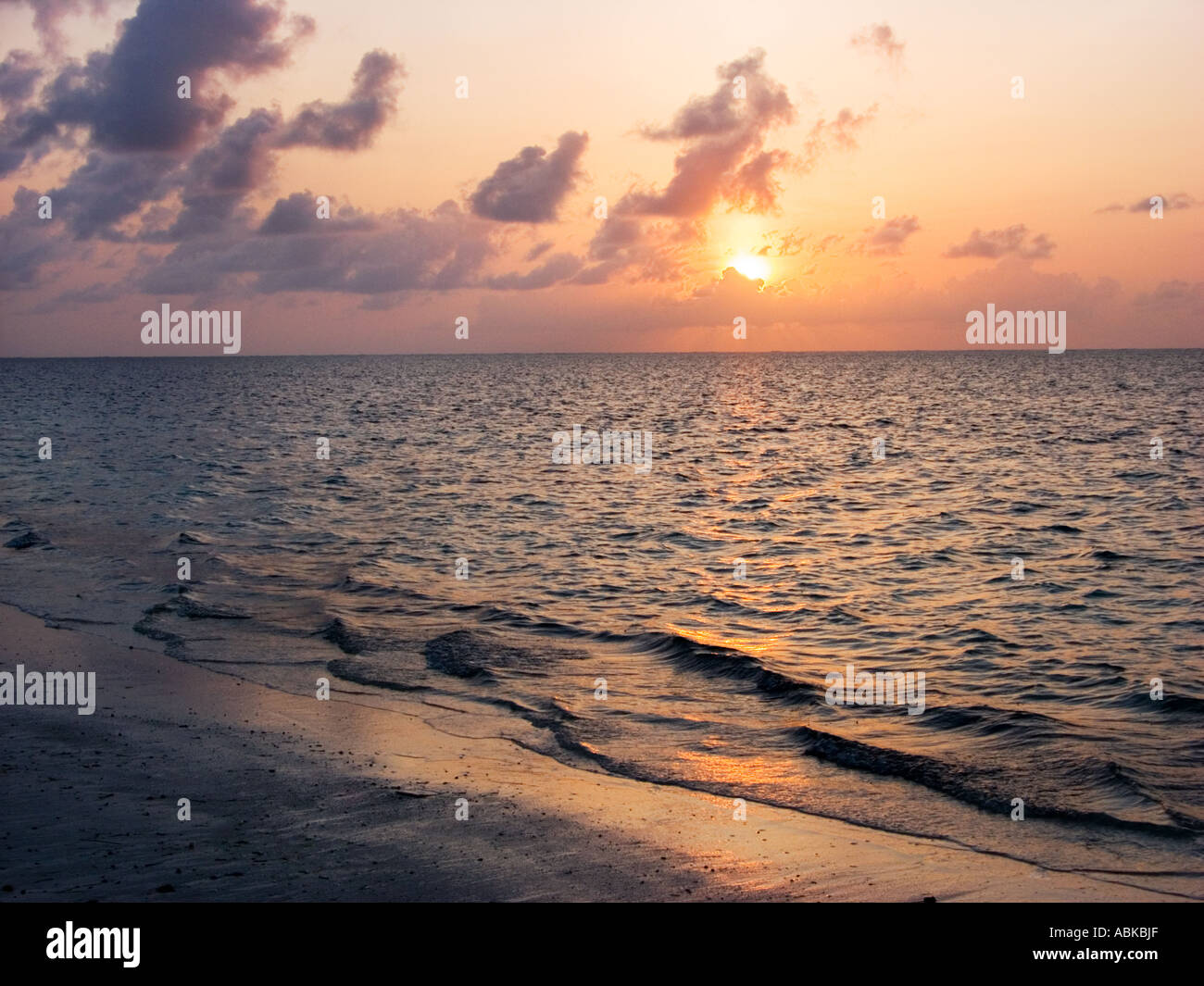 Indian Ocean horizont clouds yellow orange red sky water clear deep ...
