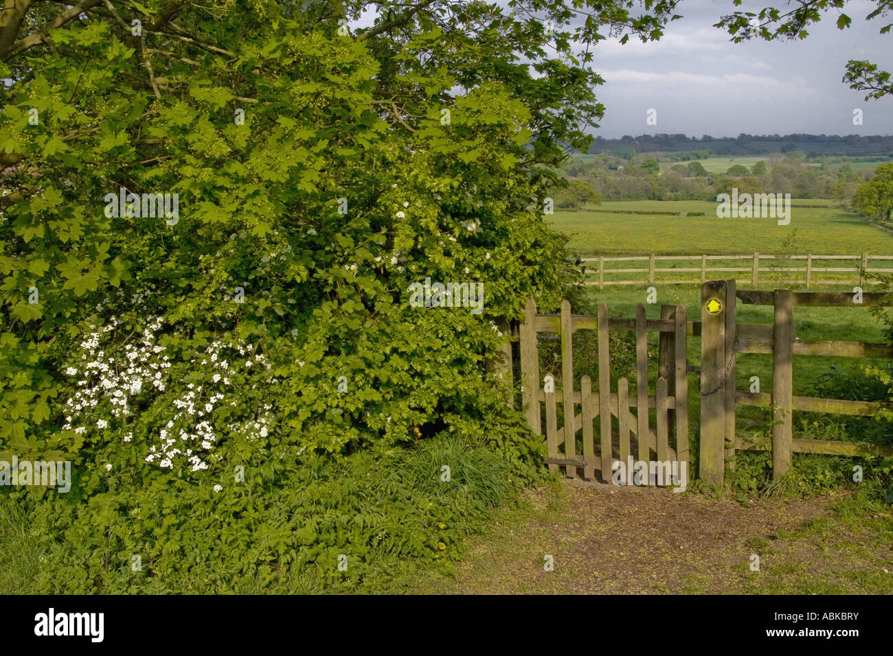 walk through the estate footpath bridleway public right of way walking ...