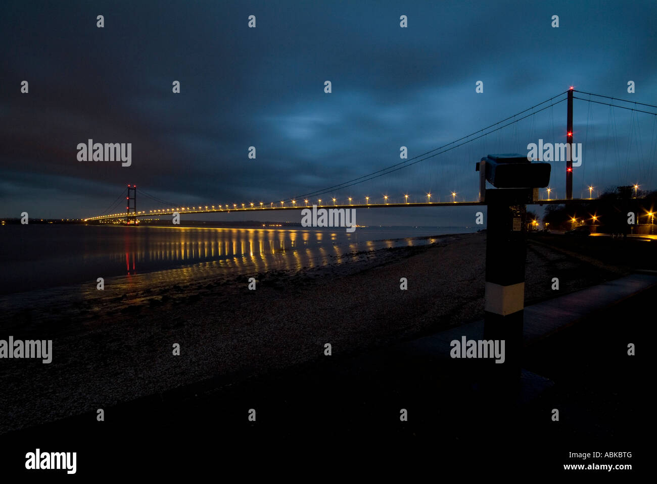 Humber bridge towers hi-res stock photography and images - Alamy