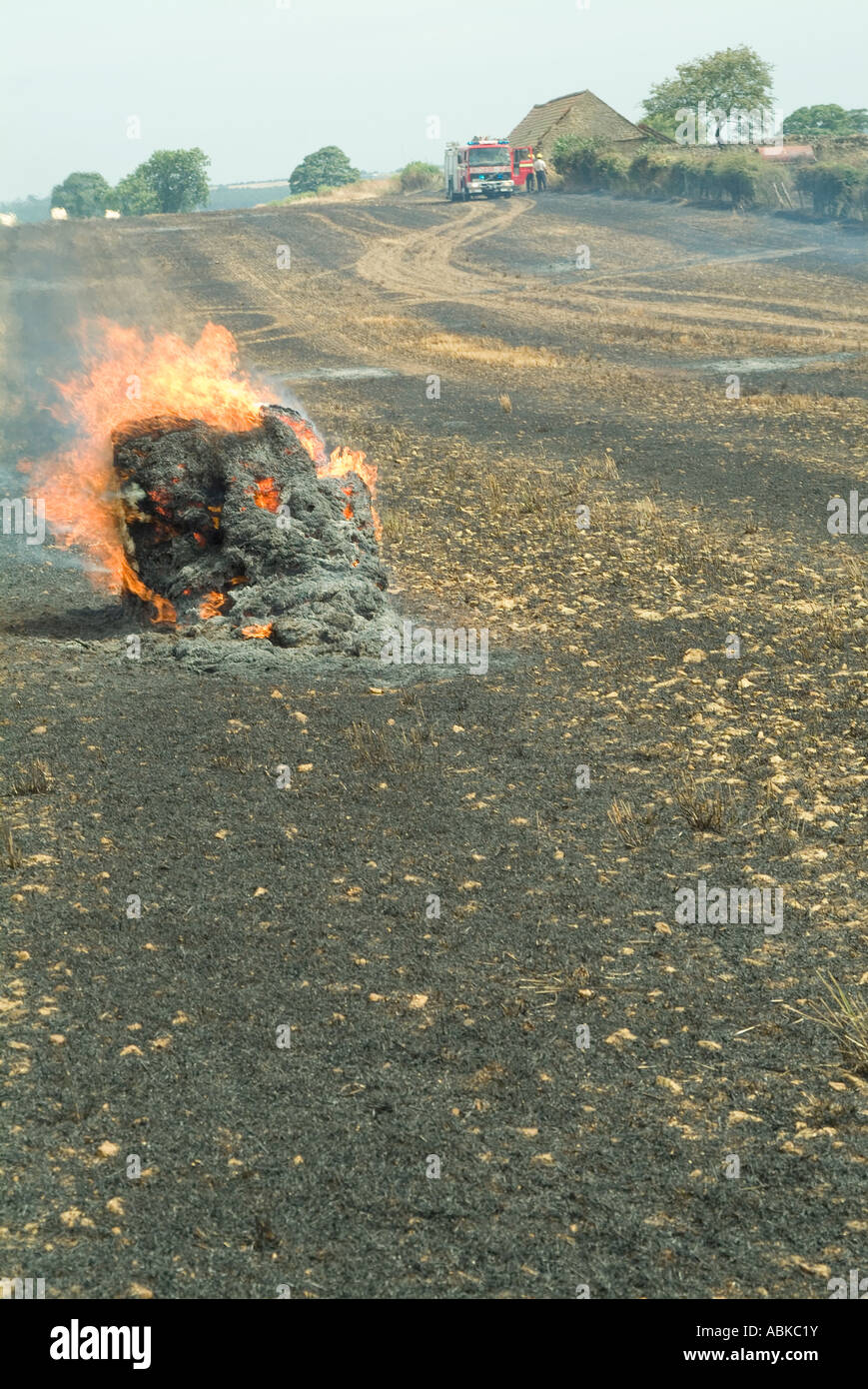 Straw fire hi-res stock photography and images - Alamy