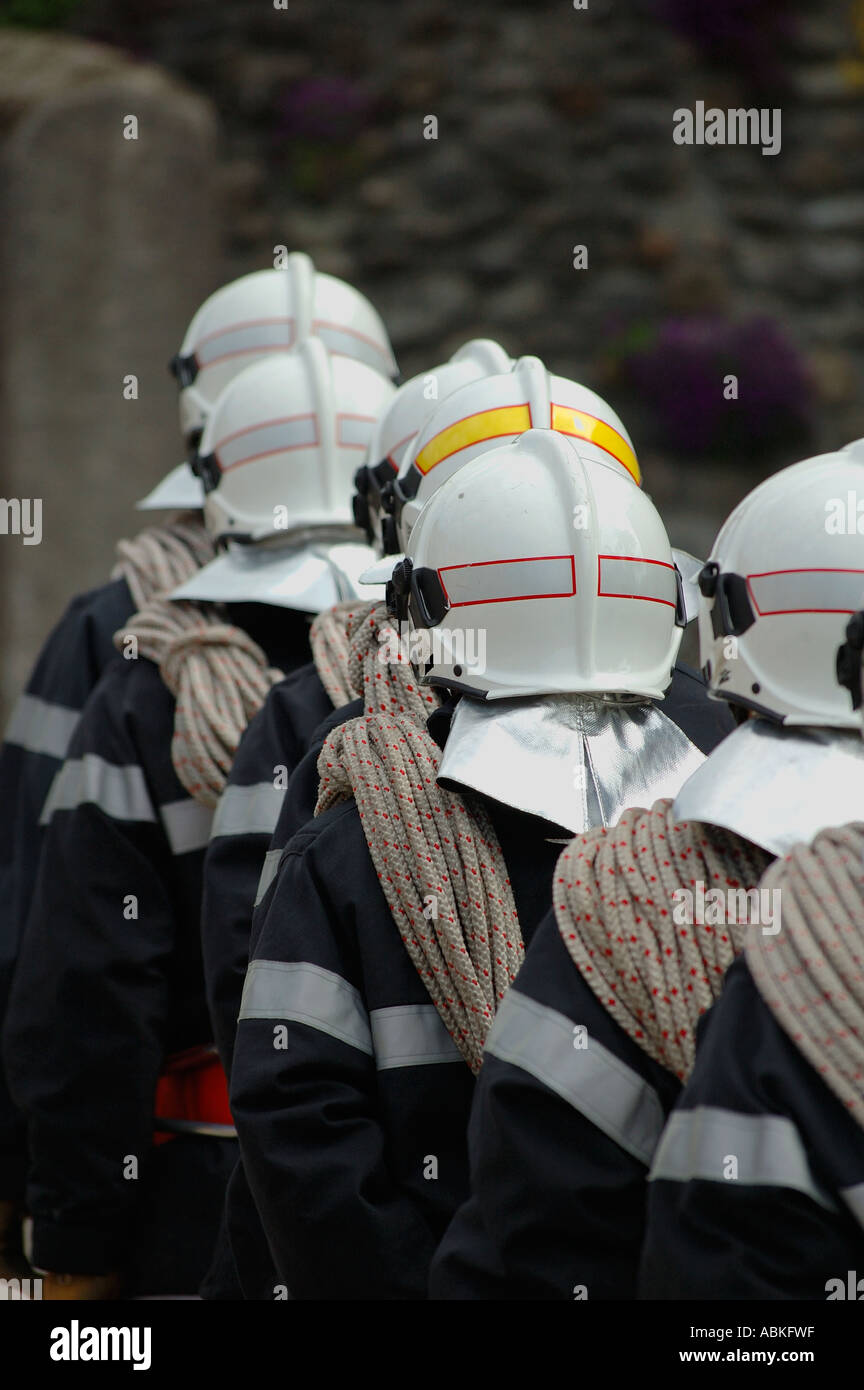 Rope firefighters hi-res stock photography and images - Alamy