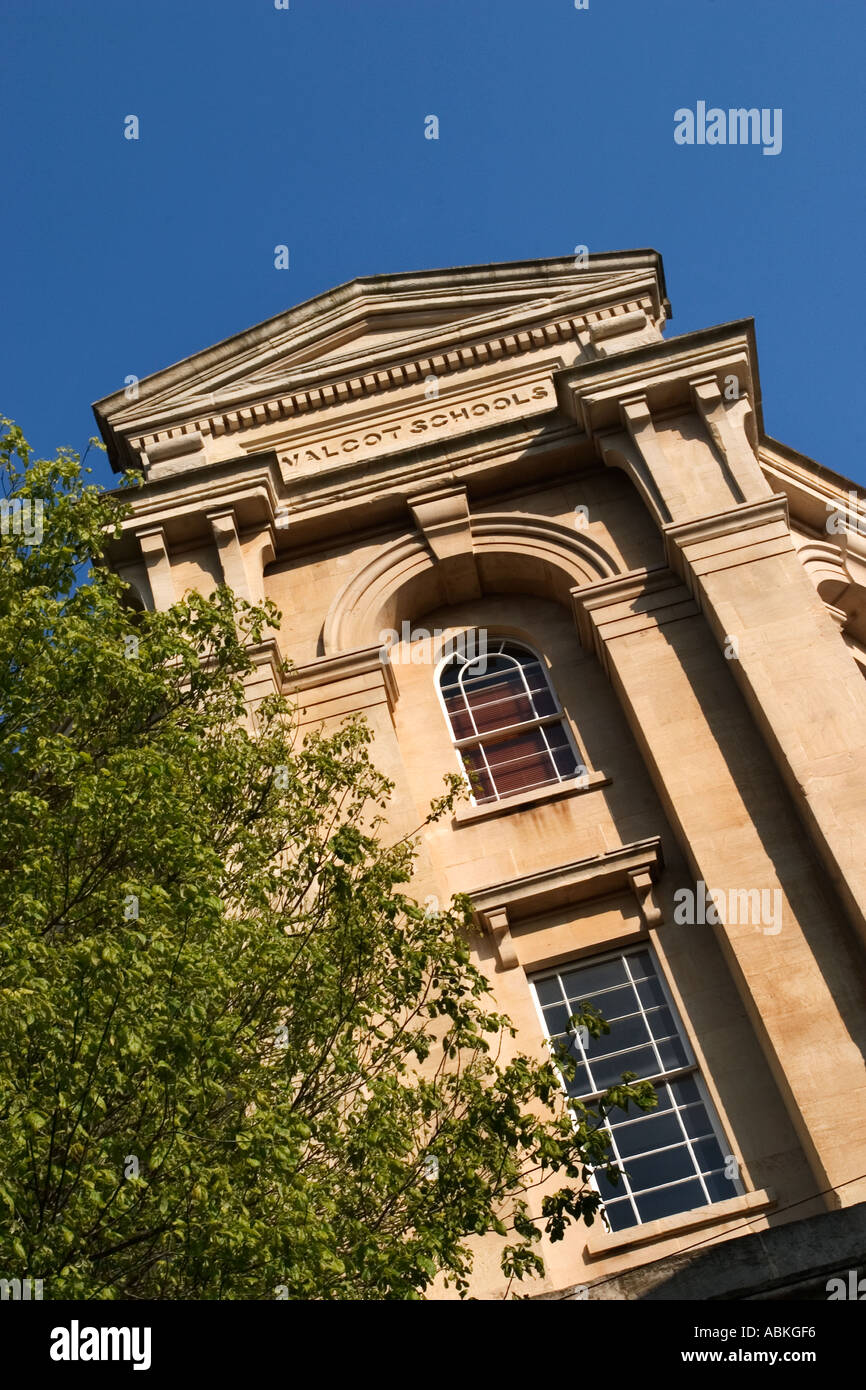 Schools building hi-res stock photography and images - Alamy