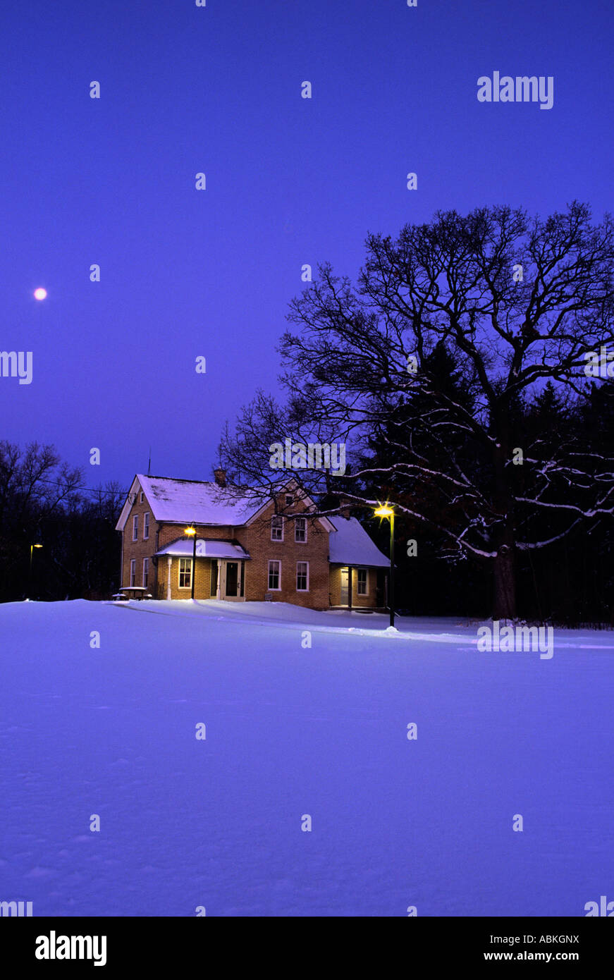 Farmhouse night america hi-res stock photography and images - Alamy