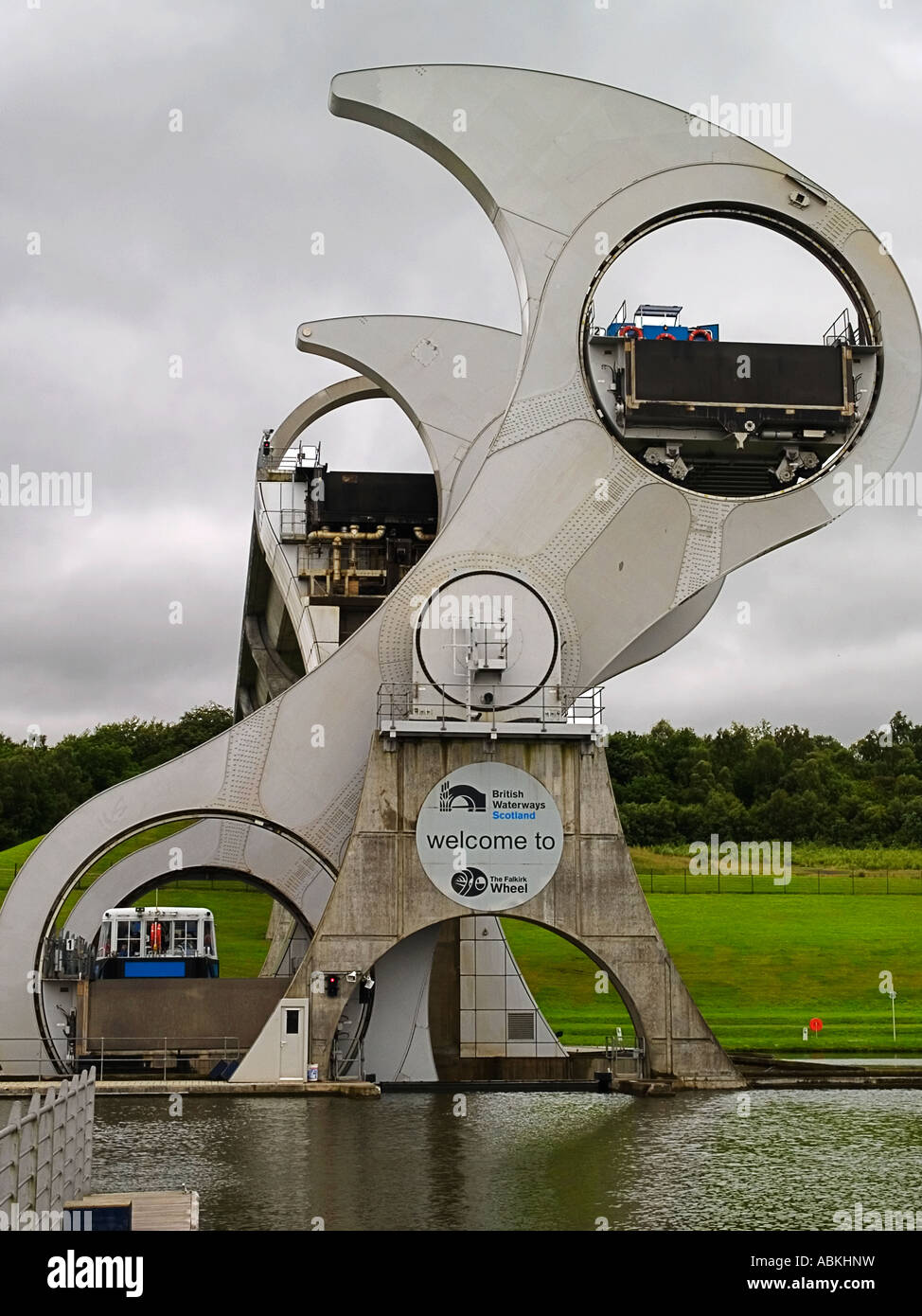 The Falkirk Wheel a unique modern rotating boat lift joining the Union ...