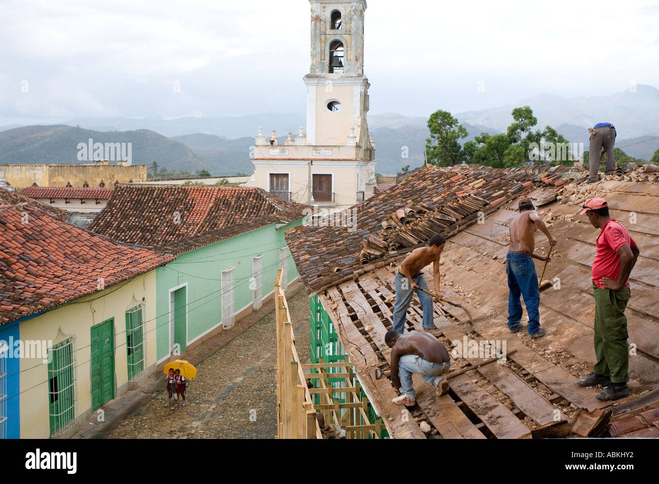 Work men repairing a roof in Trinidad Cuba Stock Photo - Alamy