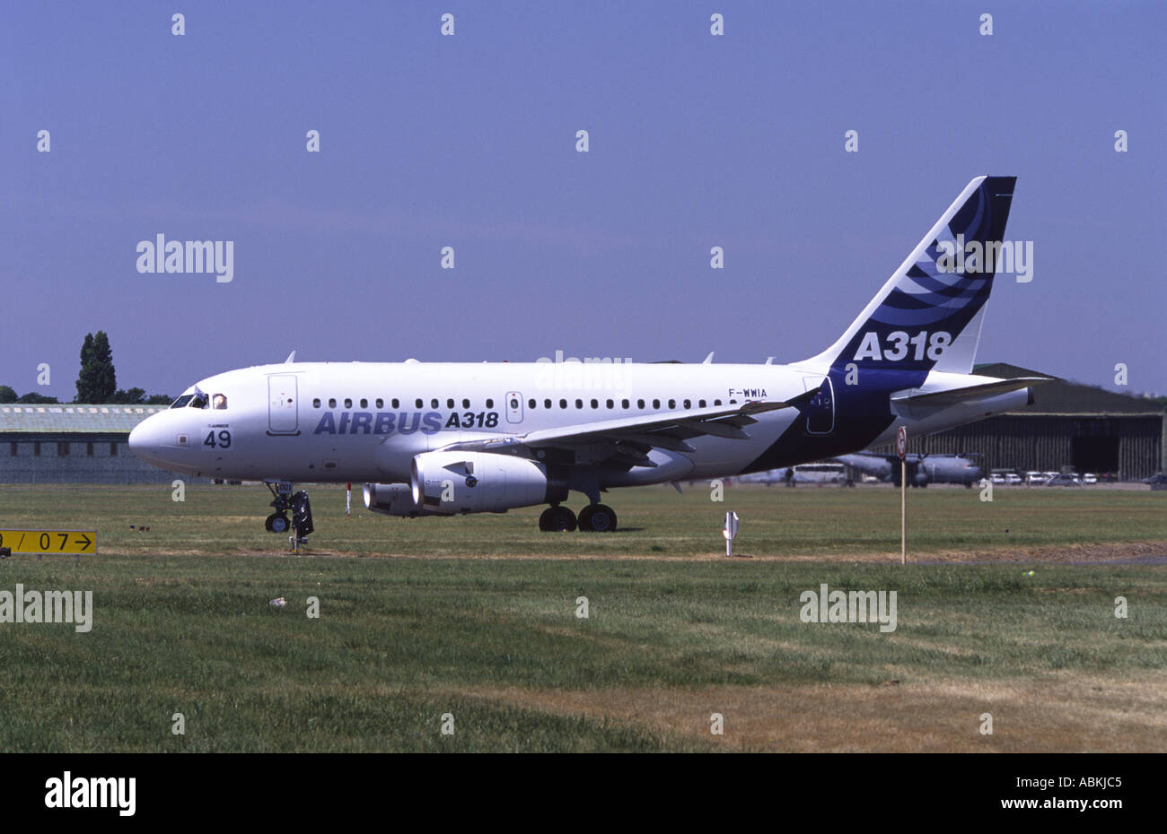 Airbus a318 hi-res stock photography and images - Alamy