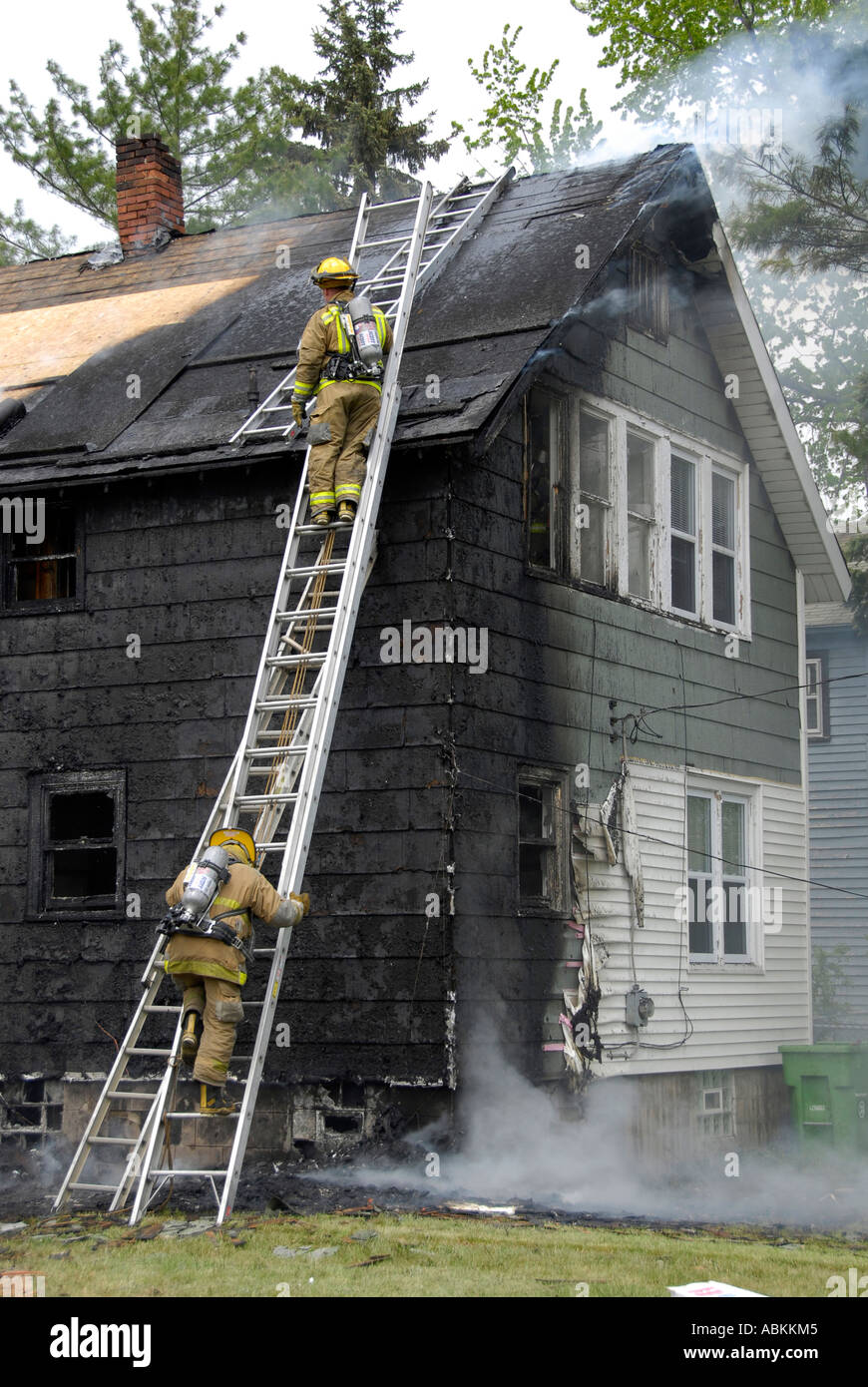 Firemen battle a residential home fire Stock Photo - Alamy