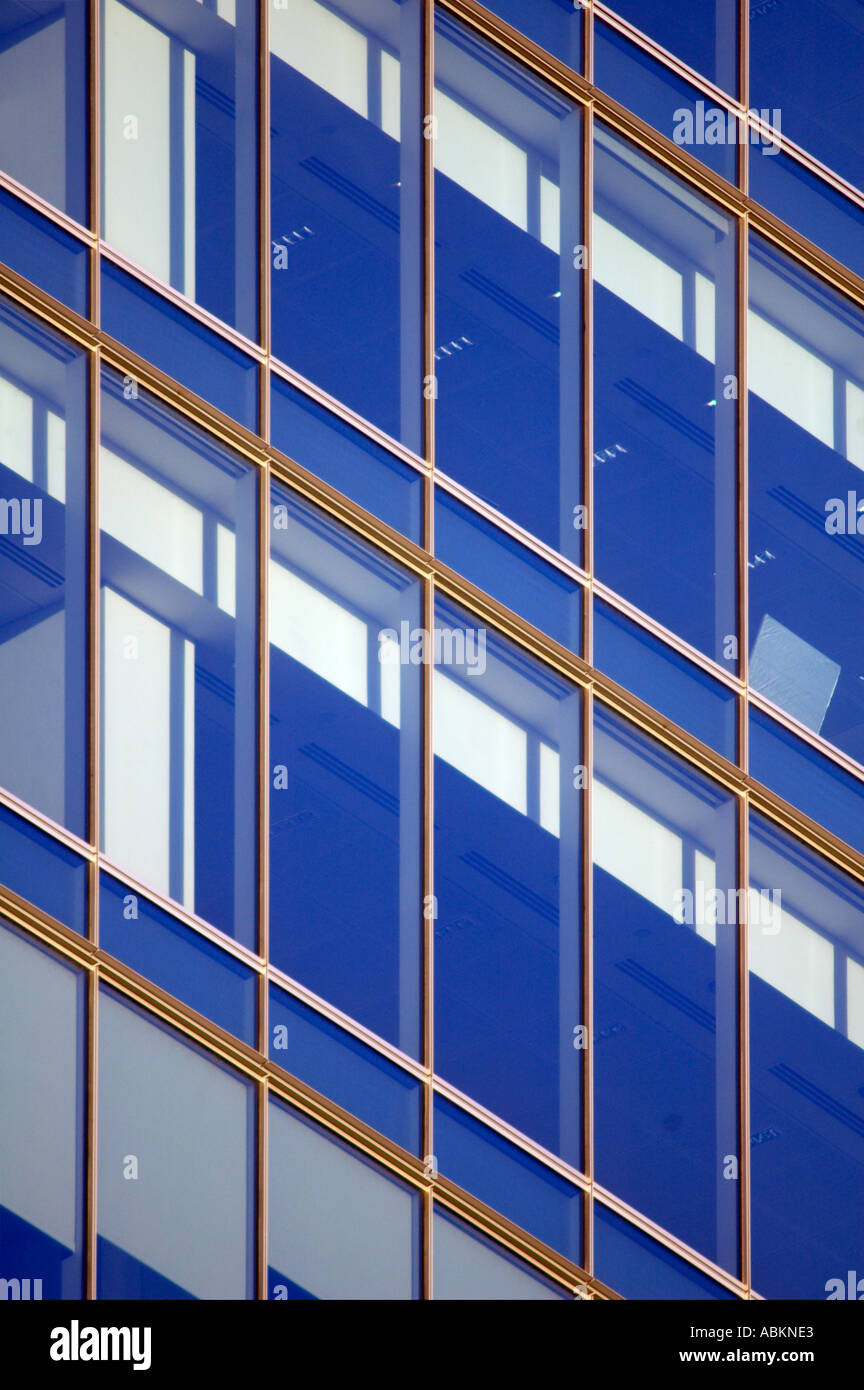 10 Upper Bank Street, Canary Wharf, East London E14, United Kingdom ...