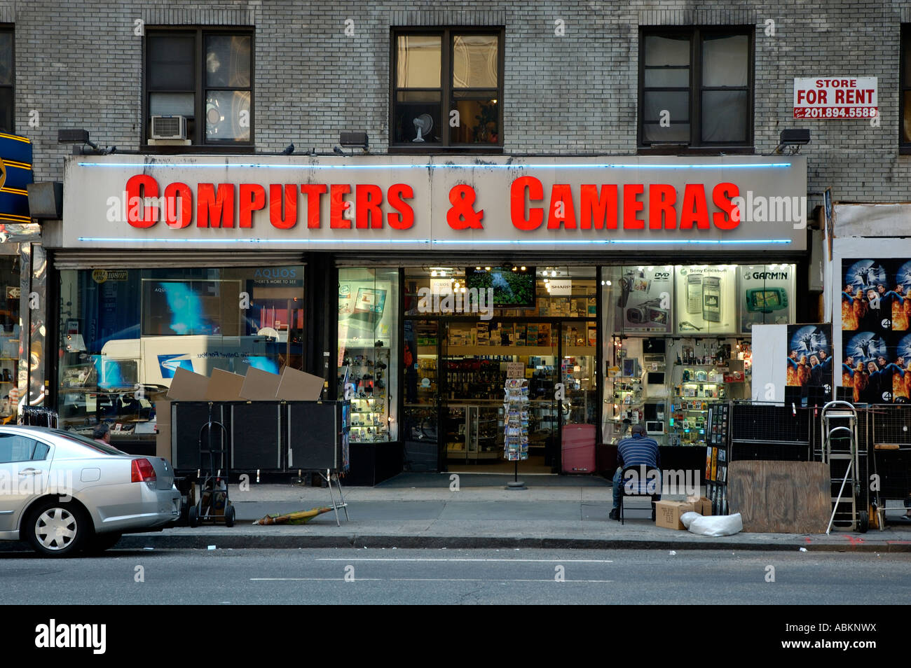 Dirty road hi hi-res stock photography and images - Alamy