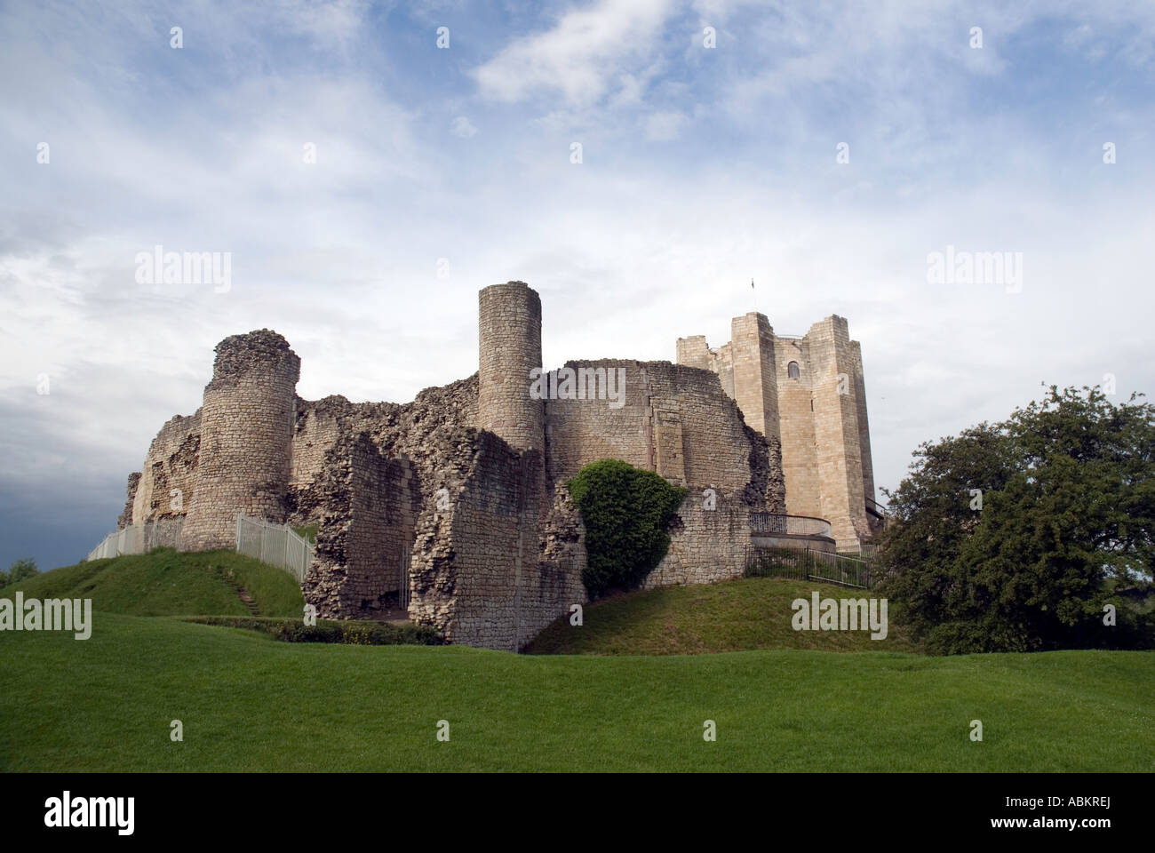 Conisbrough castle keep ivanhoe fame hi-res stock photography and ...