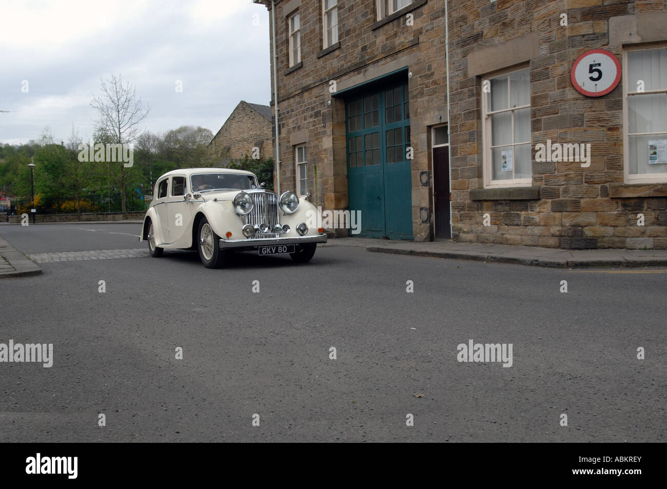 White car driving past door hi-res stock photography and images - Alamy