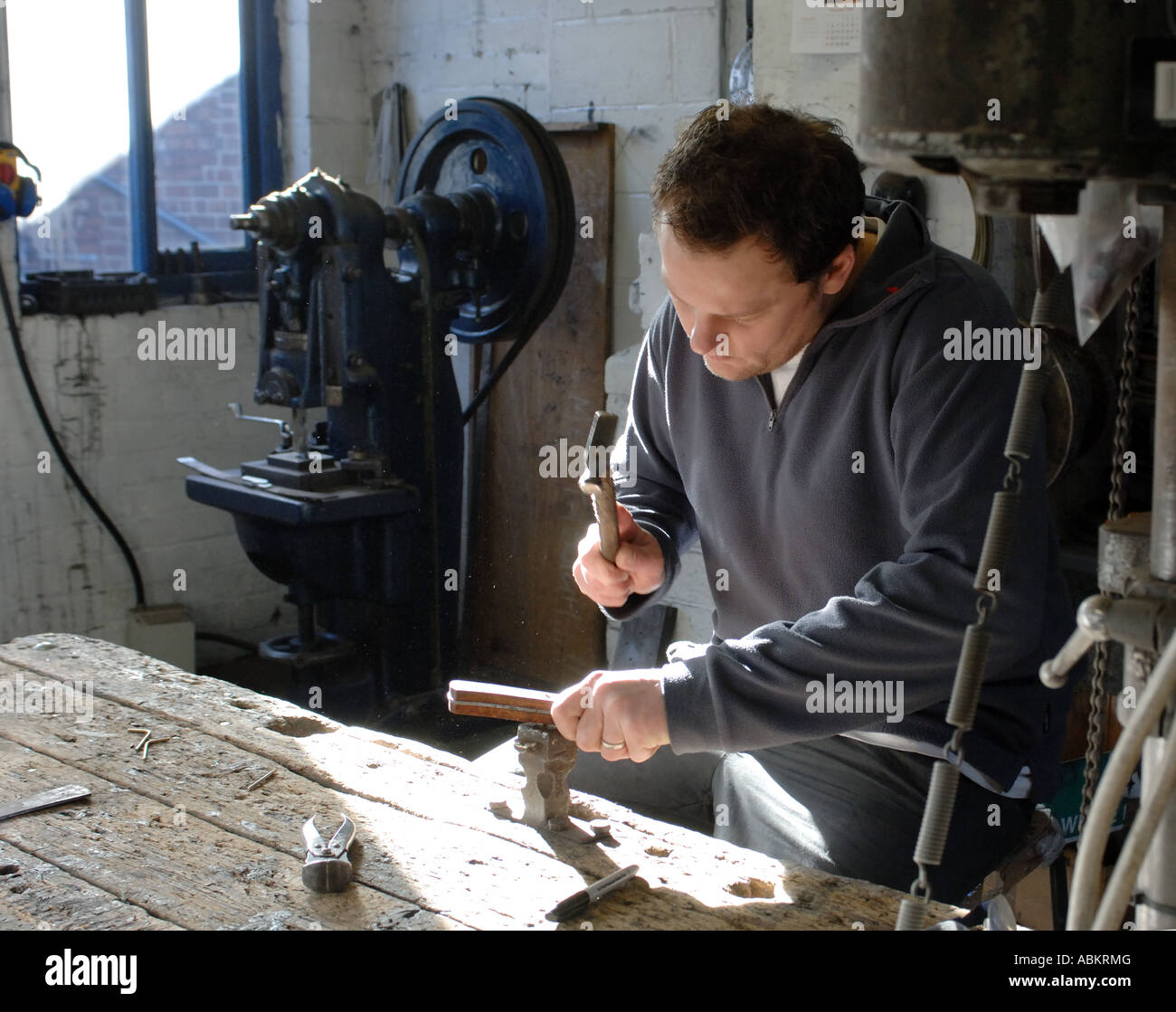 Master cutler and Little Mester Stuart Mitchell in his Sheffield based ...