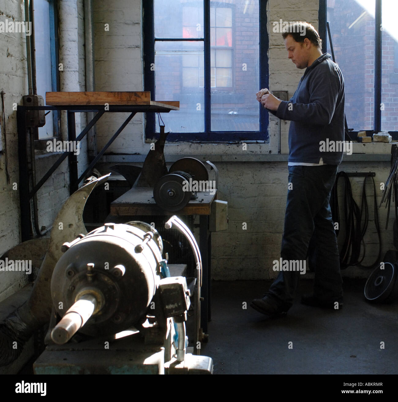 Master cutler and Little Mester Stuart Mitchell in his Sheffield based ...