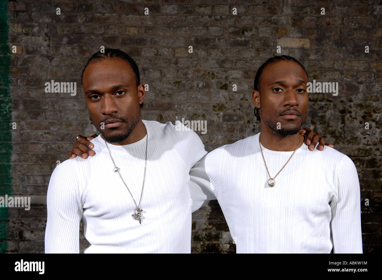 Identical twins hi-res stock photography and images - Alamy