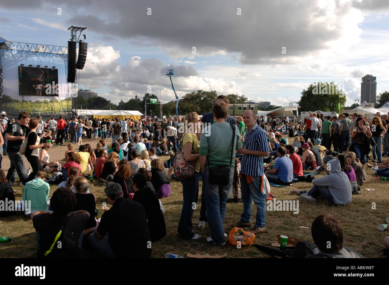Crowd at wireless festival hi-res stock photography and images - Alamy