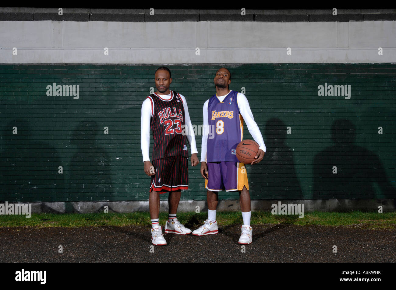 Identical twin hi-res stock photography and images - Alamy