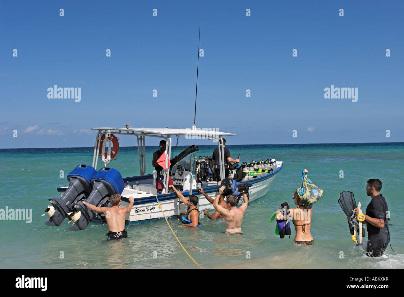 joung people load a dive boat Stock Photo - Alamy