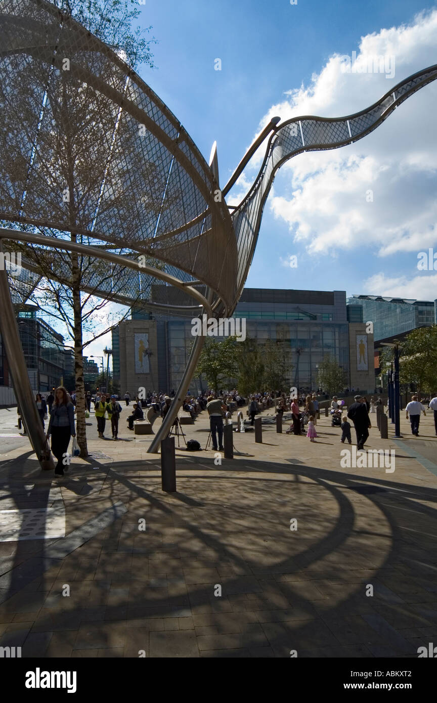 Sculpture outside The Triangle shopping mall, Exchange Square ...